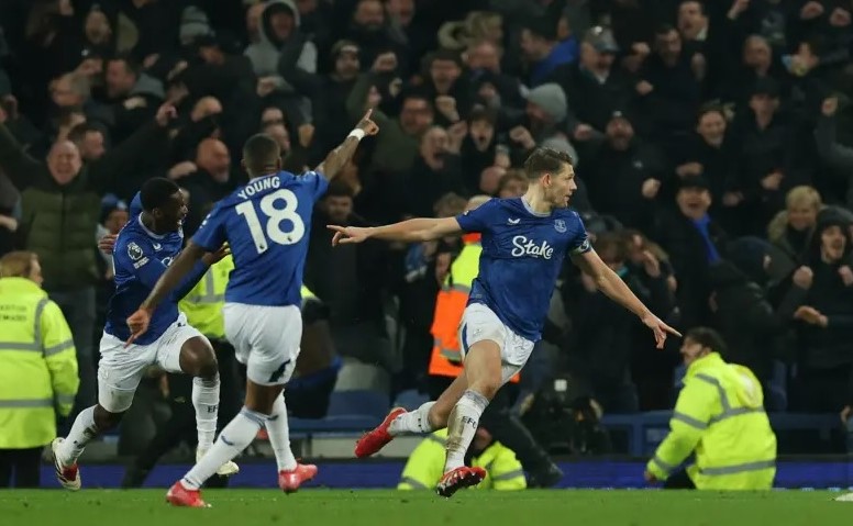 EPL on Citi: James Tarkowski scores stunning goal late to deny Liverpool derby win - Citi Sports ...