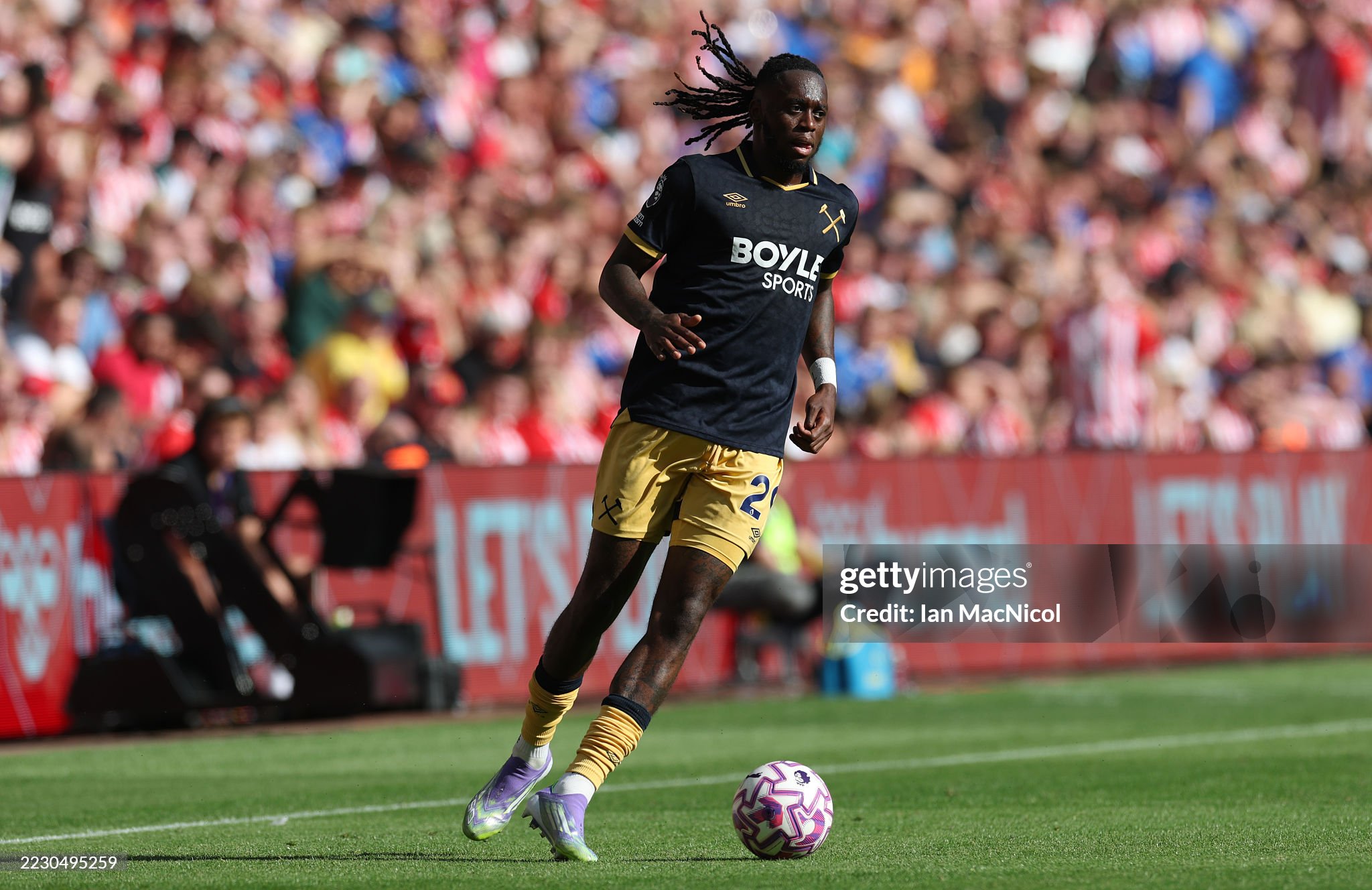 England-born Aaron Wan-Bissaka "finally" accepts invitation to play for ...