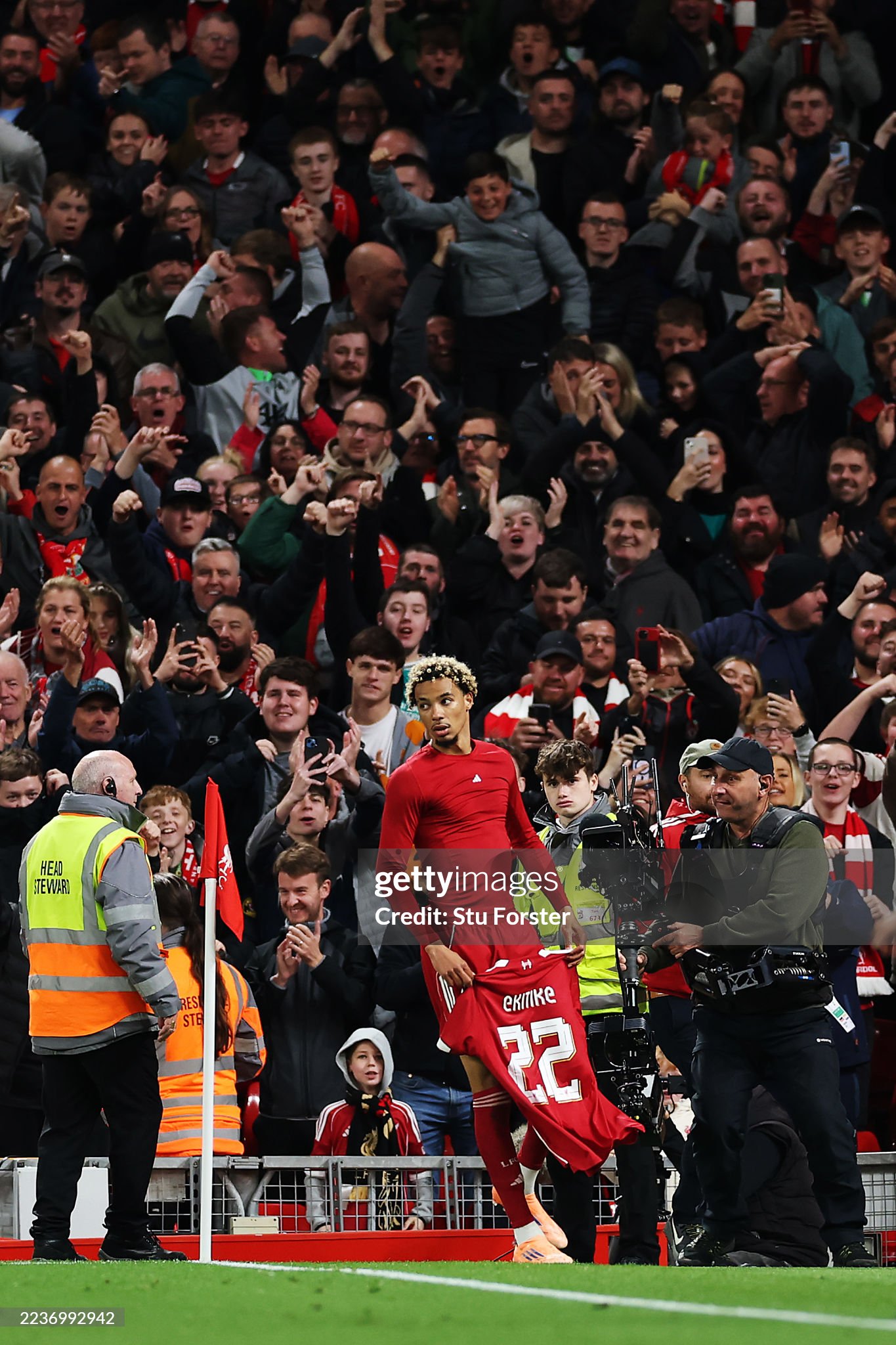 Alexander Isak scores debut Liverpool goal as Ekitike sees red for ...